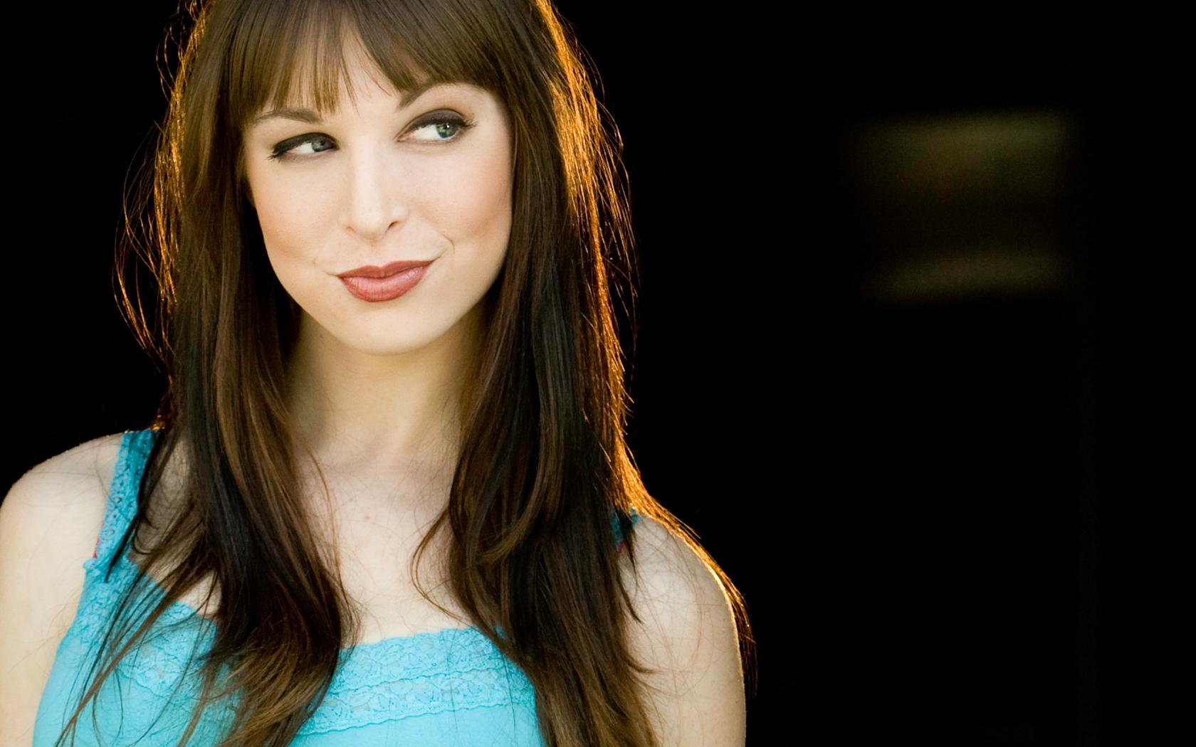 Lisa Foiles - Actor, writer, gamer. | about.me